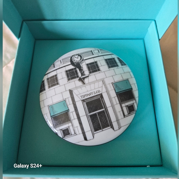 Tiffany & Co. | Jewelry | Tiffany Co Flagship Facade Porcelian Round ...